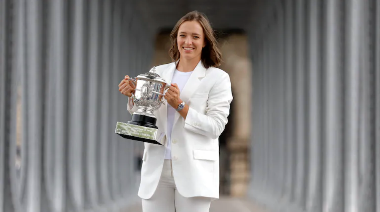 French Open: World No.1 Iga Swiatek shuts down journalist for 'do you ...