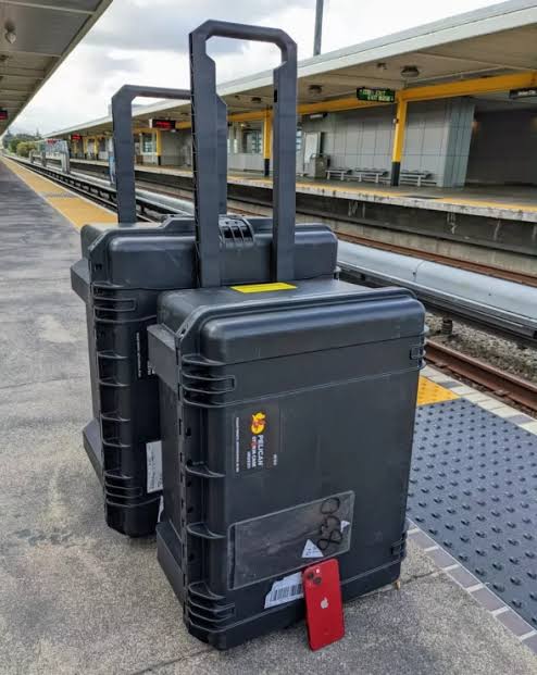 Apple sends a 36 kgs repair kit to a man to fix the iPhone 13 mini