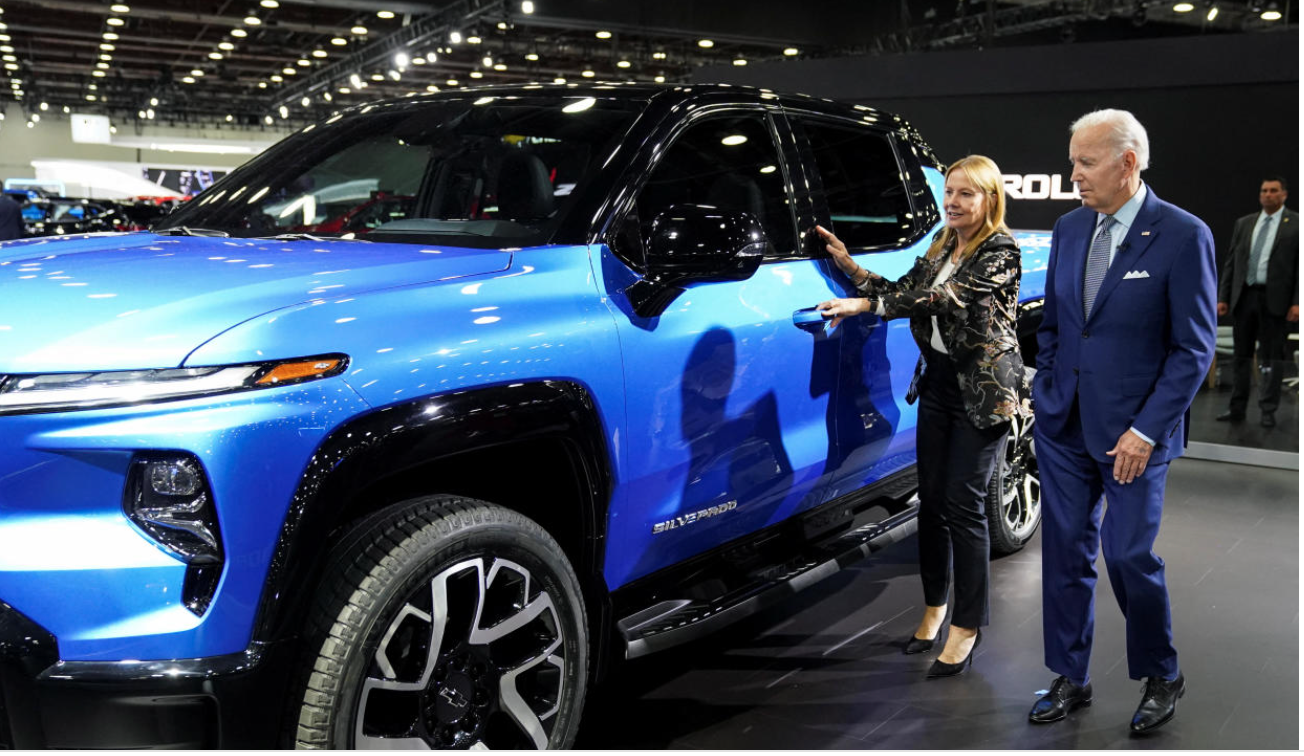 Biden announces $900 million for electric vehicle chargers at Detroit ...