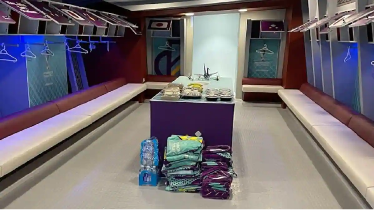 FIFA World Cup: Japan's team wins hearts for cleaning the locker area ...