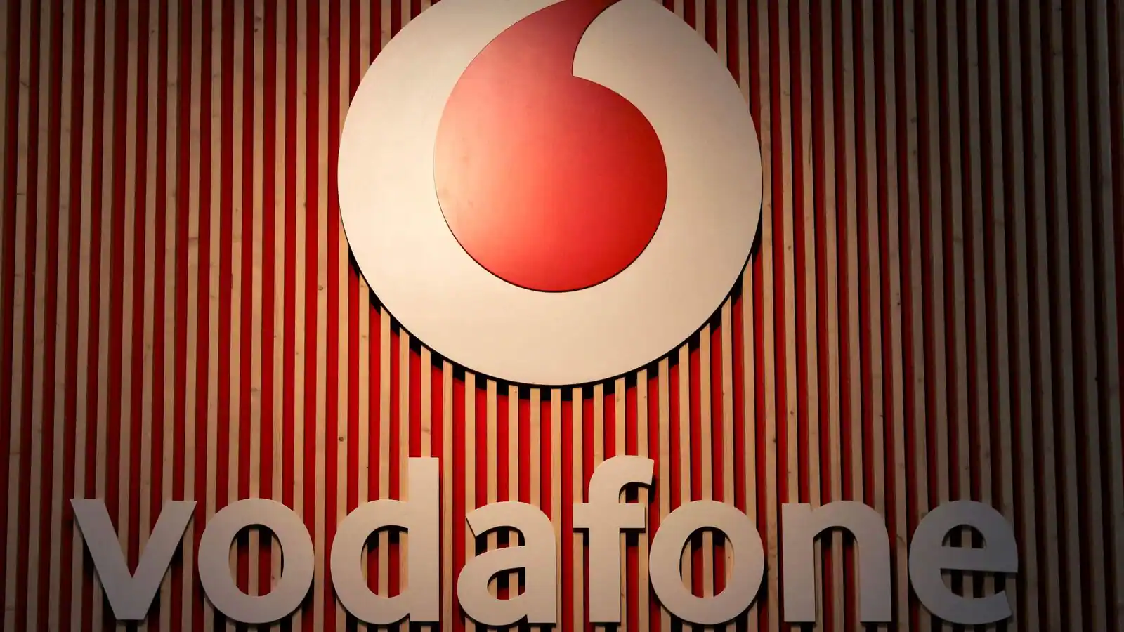 Vodafone to cut 11,000 jobs as cash flow falls - BreezyScroll