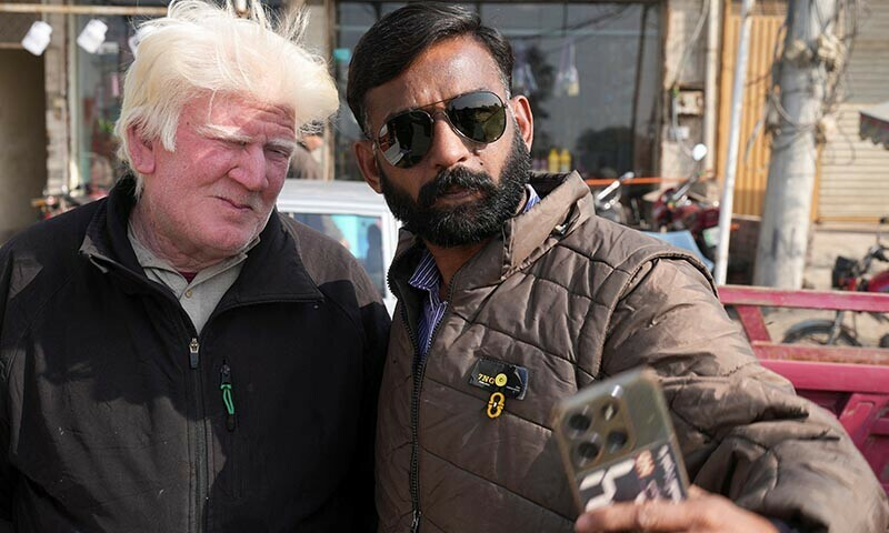 Watch: Donald Trump look-alike sings to sell pudding in Pakistan ...