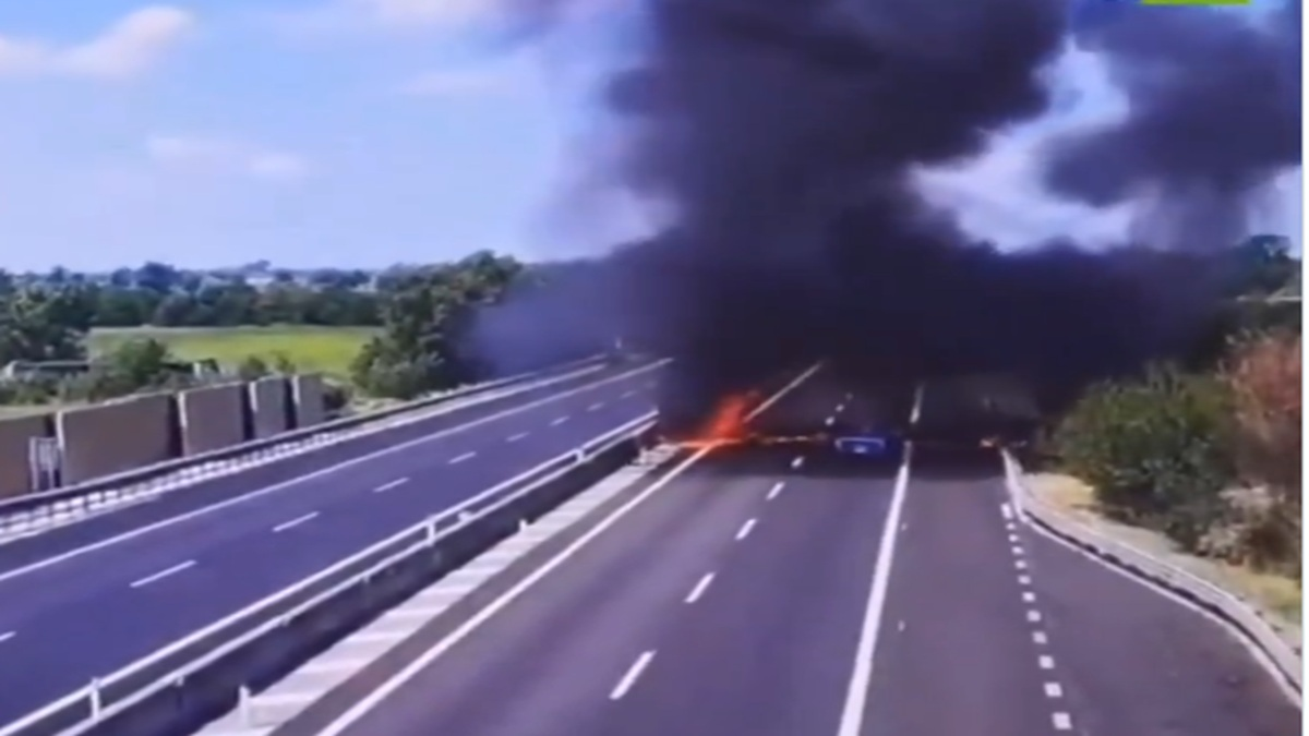 Watch: Plane Nosedives and Smashes into busy Italian Highway, Causing ...