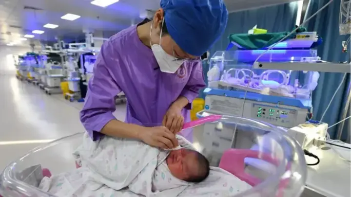 China to Fully Cover Childbirth Medical Expenses by 2026